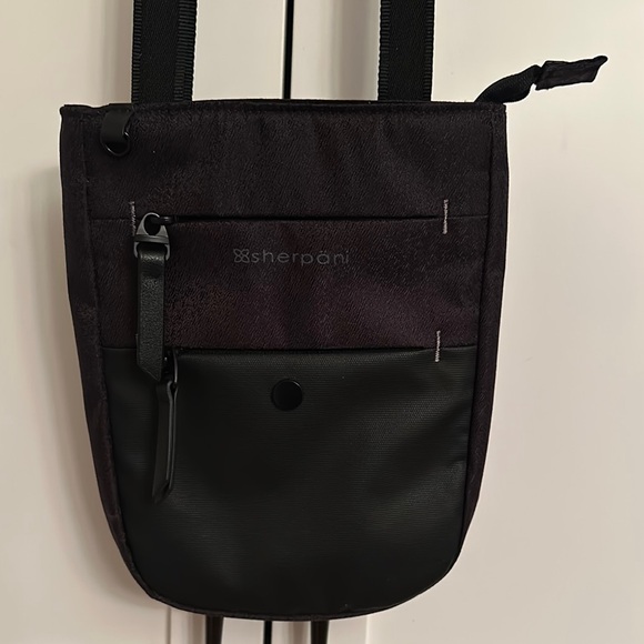 Sherpani | Bags | Sherpani Black Crossbody Bag | Poshmark